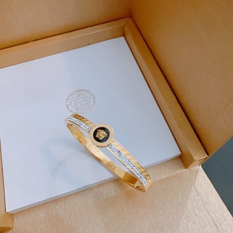 Low-cost Versace Bracelets