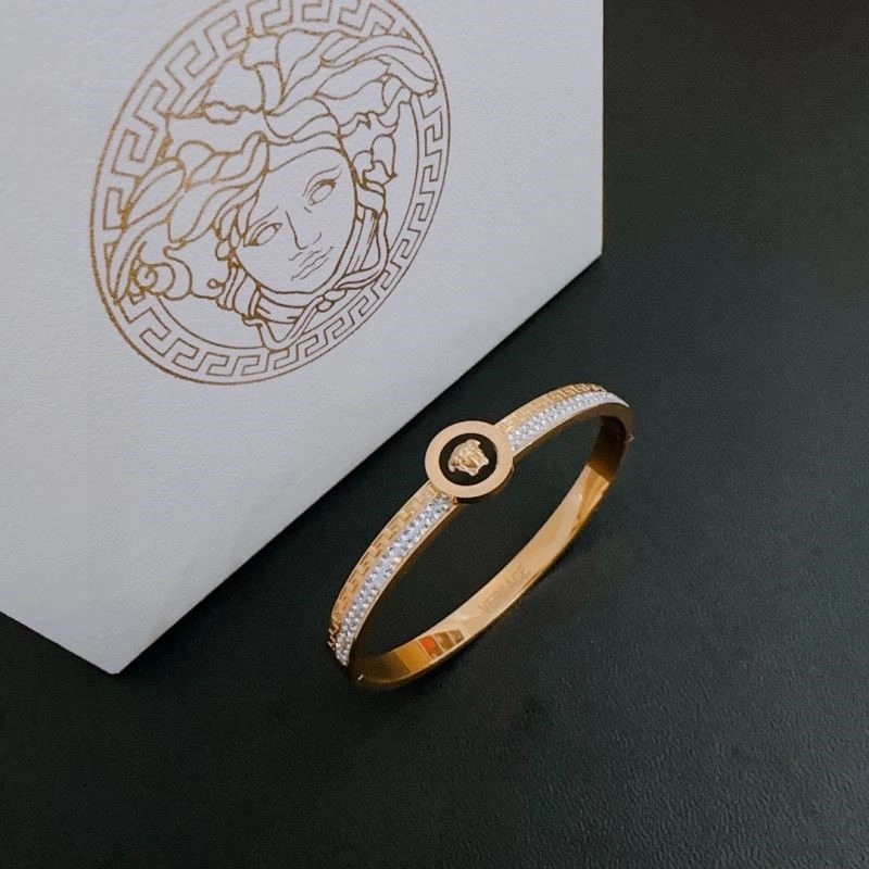 Low-cost Versace Bracelets