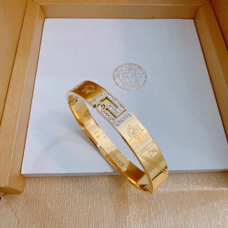 Low-cost Versace Bracelets