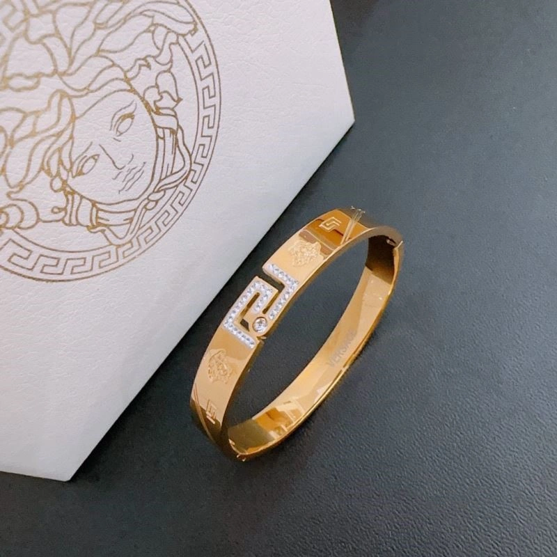 Low-cost Versace Bracelets