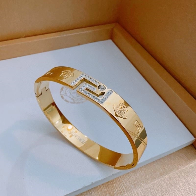 Low-cost Versace Bracelets