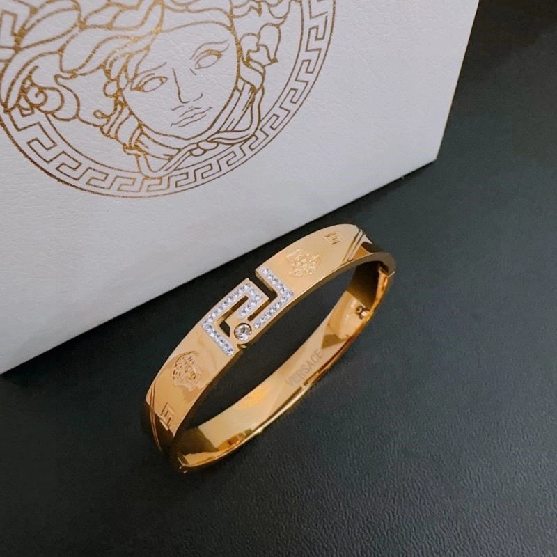 Low-cost Versace Bracelets