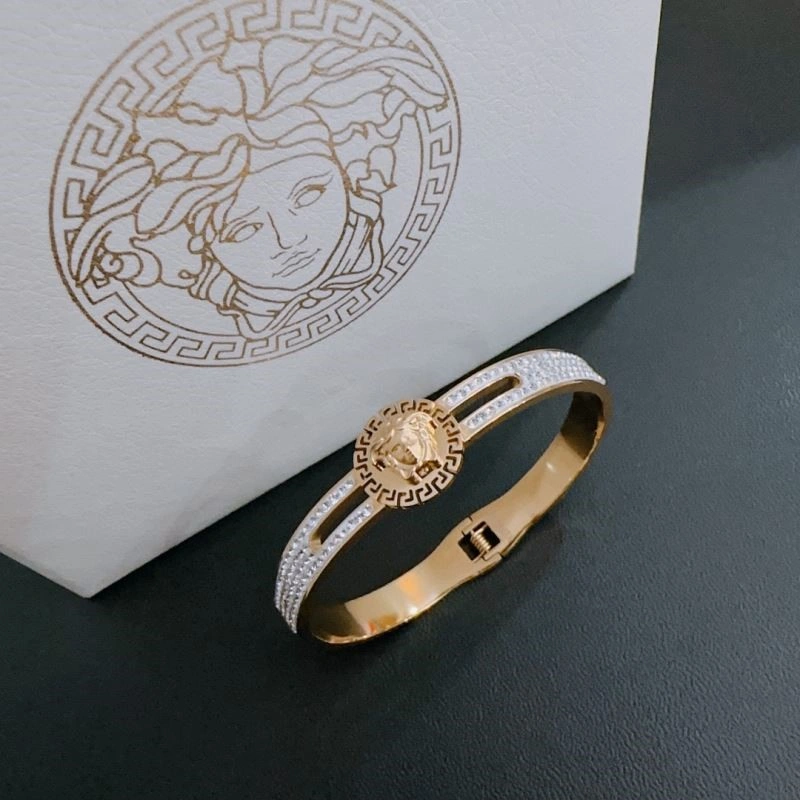 Precise copy Versace Bracelets