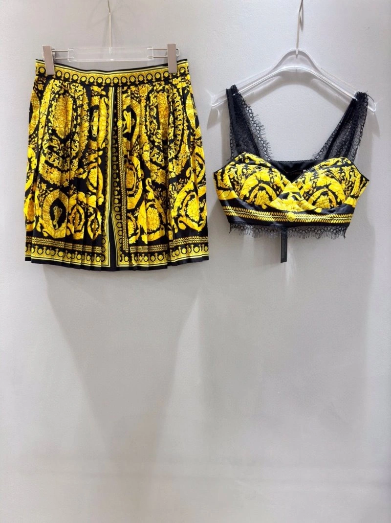 Top mirror Versace Dress Suits