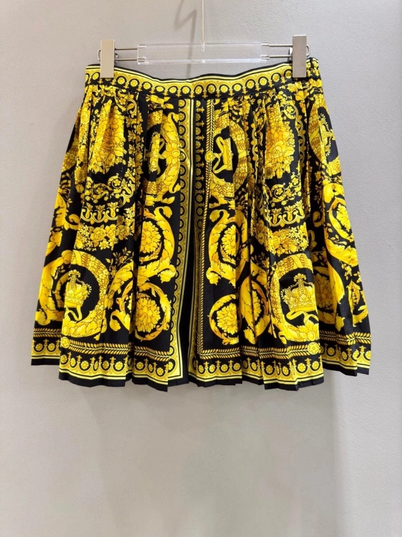 Top mirror Versace Dress Suits