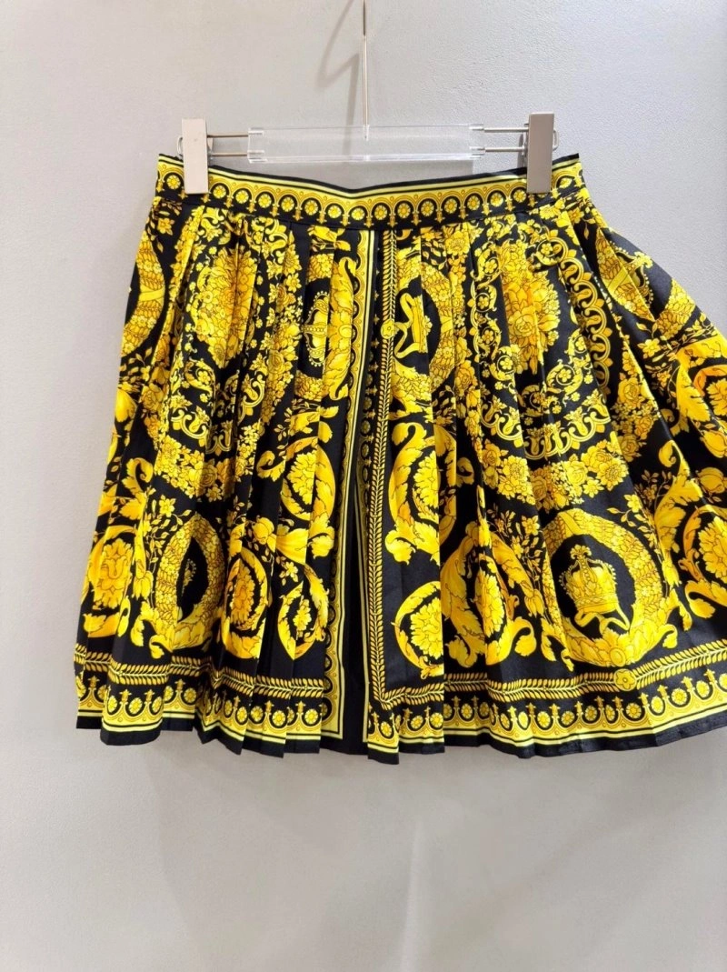 Top mirror Versace Dress Suits