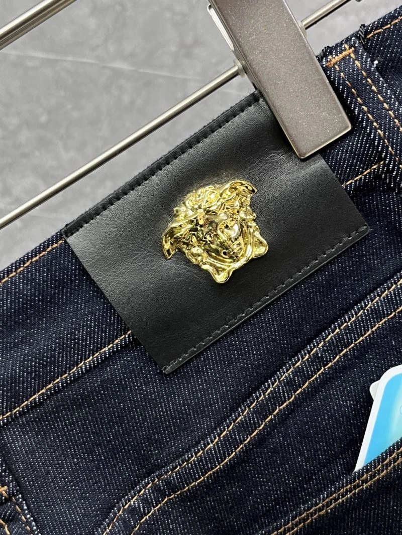 Accurate model Versace Jeans