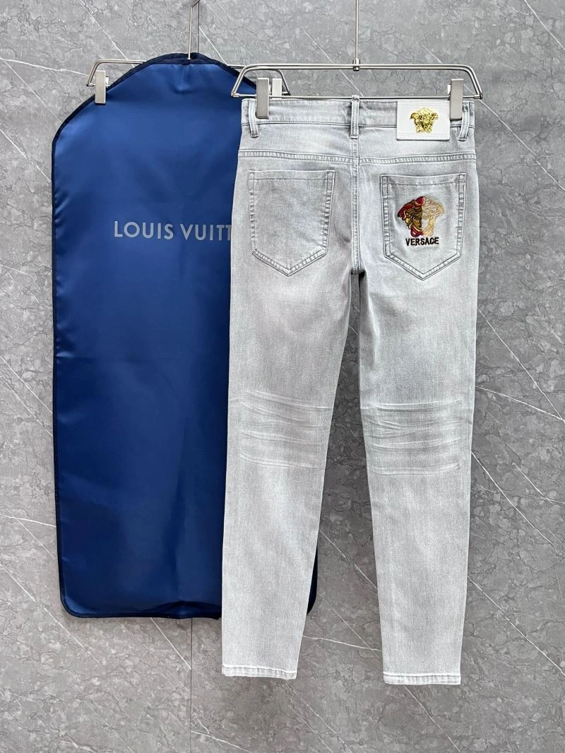 Accurate model Versace Jeans