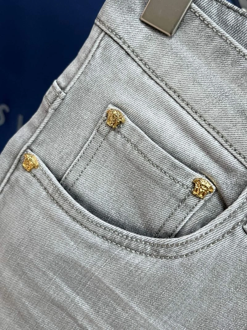 Accurate model Versace Jeans