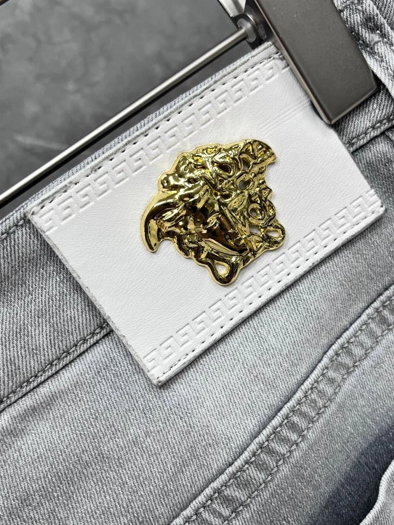 Accurate model Versace Jeans