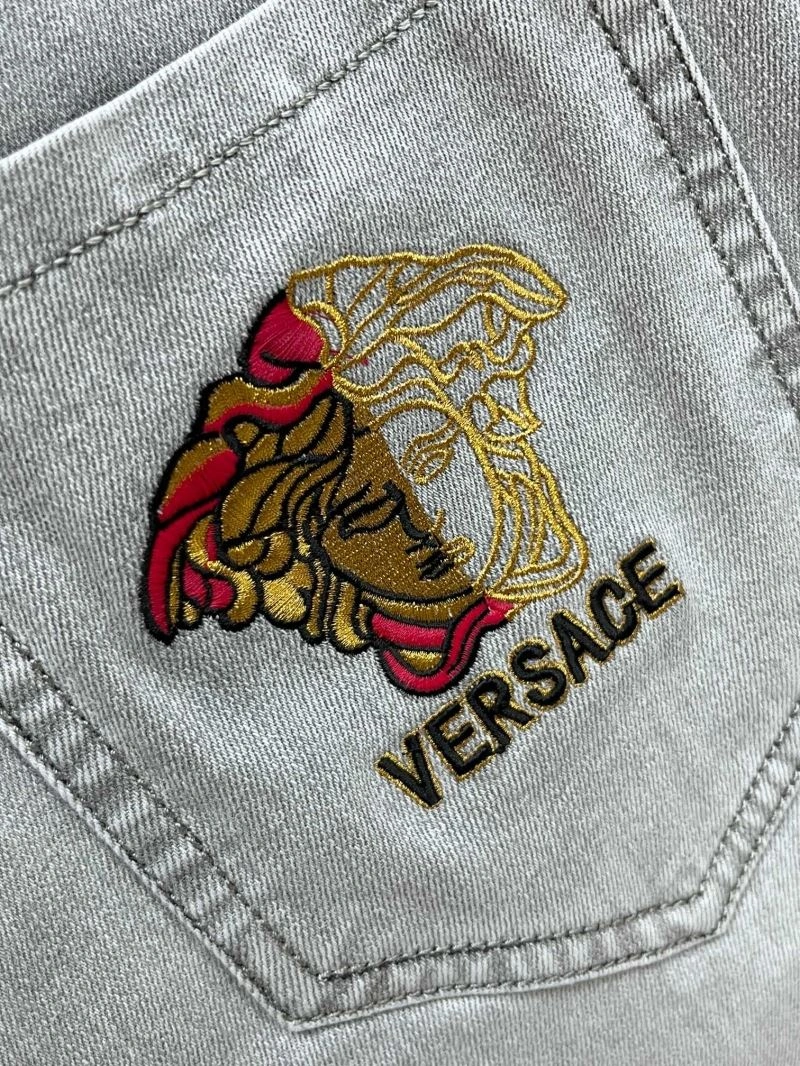 Accurate model Versace Jeans