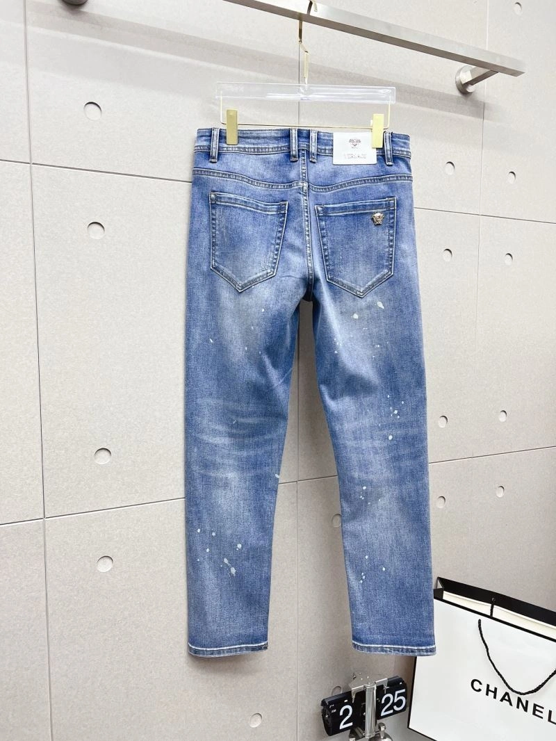 Accurate model Versace Jeans