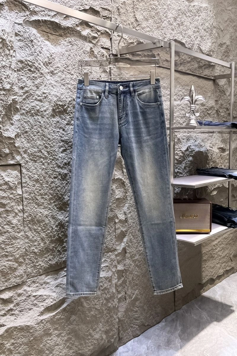 Low-cost Versace Jeans
