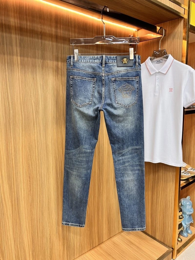 Accurate model Versace Jeans