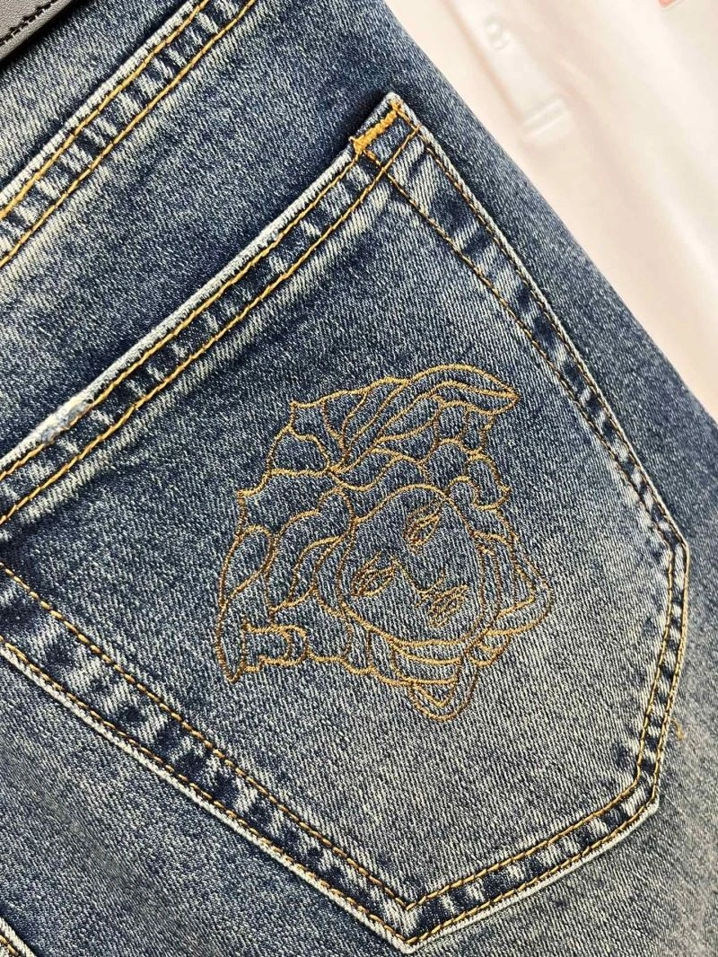 Accurate model Versace Jeans
