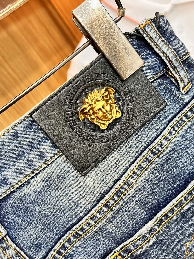 Accurate model Versace Jeans