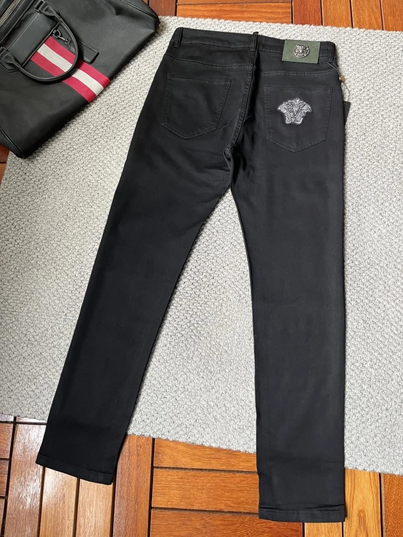 Low-cost Versace Jeans