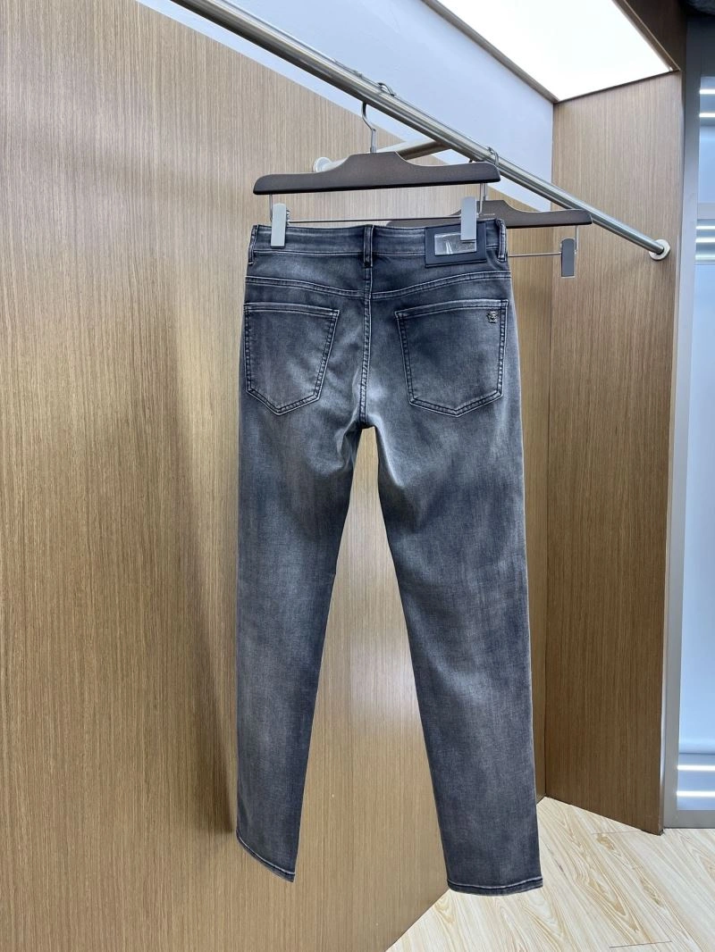 Accurate model Versace Jeans