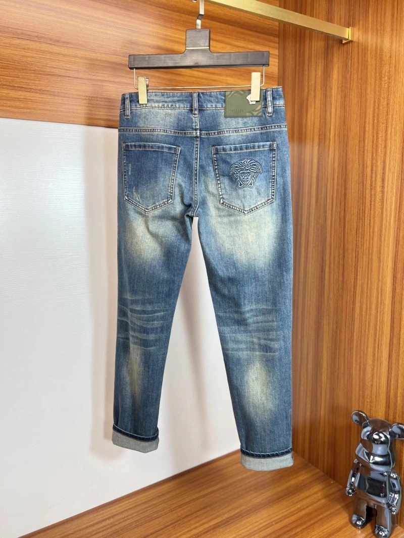 Accurate model Versace Jeans