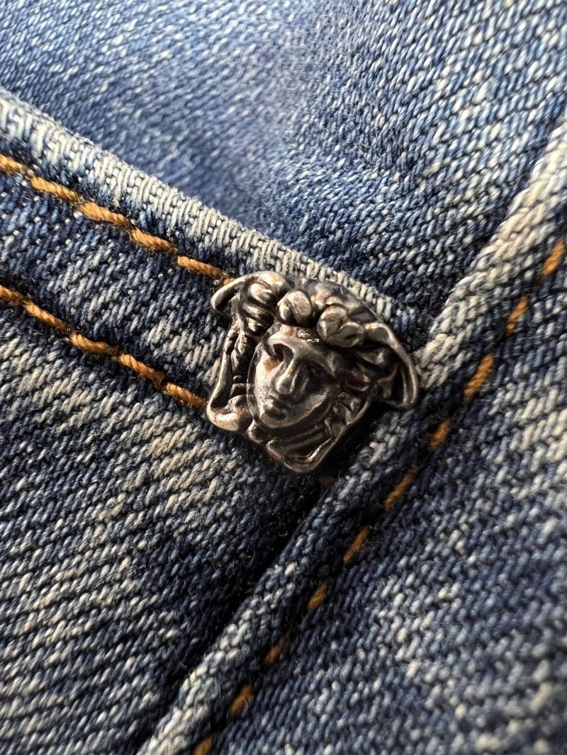 Accurate model Versace Jeans