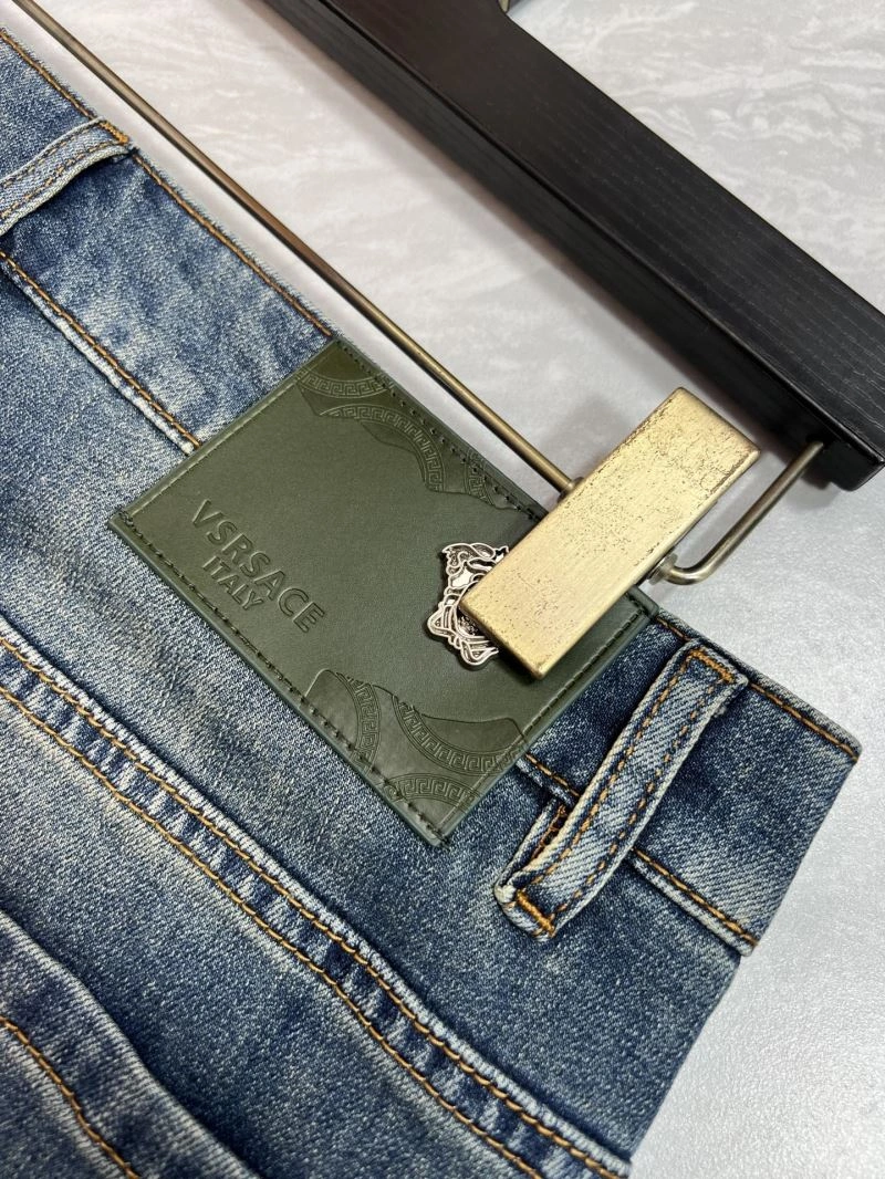 Accurate model Versace Jeans