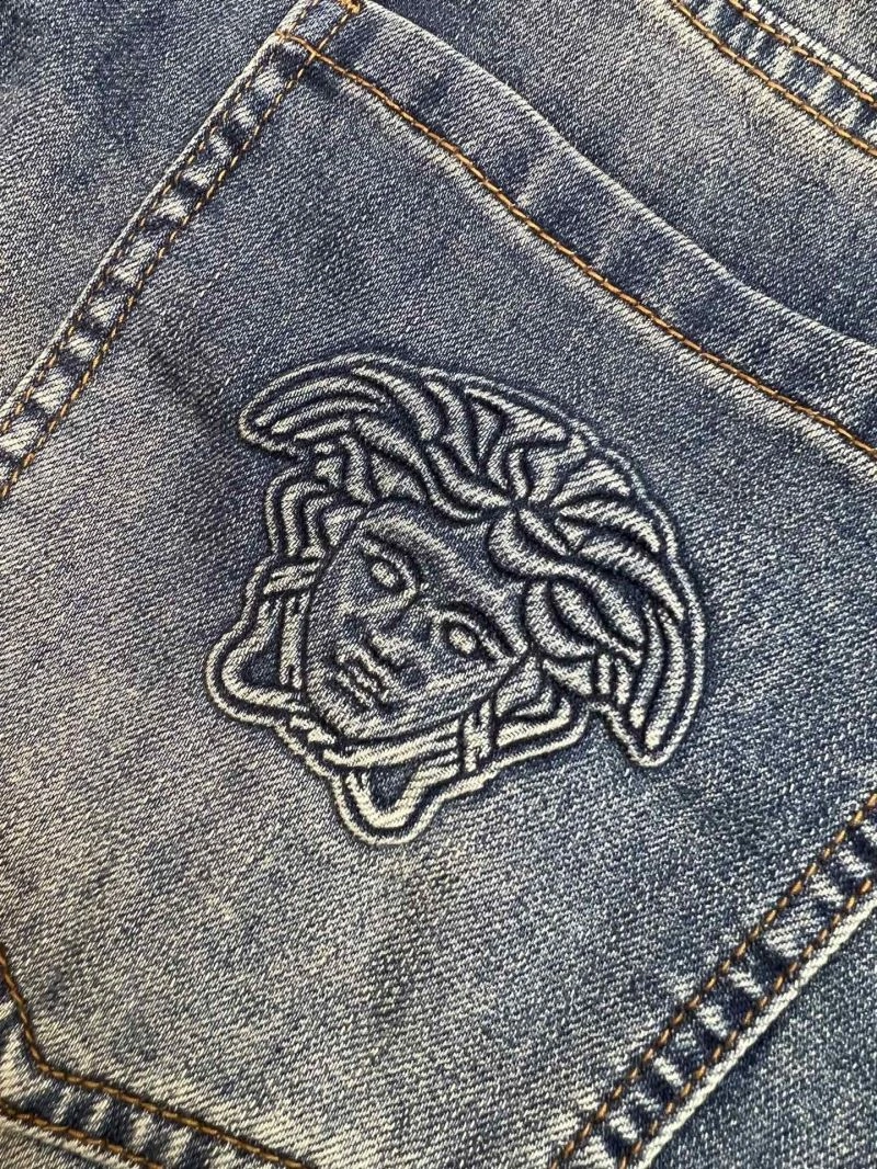 Accurate model Versace Jeans