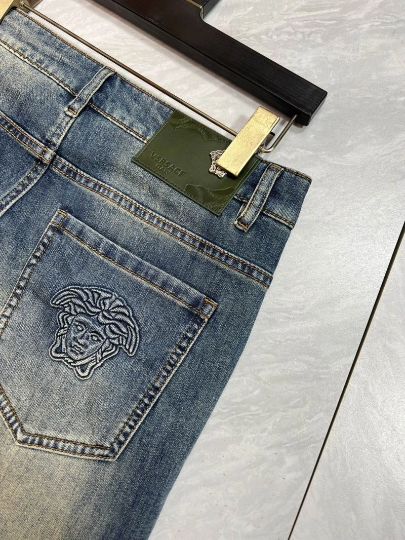 Accurate model Versace Jeans