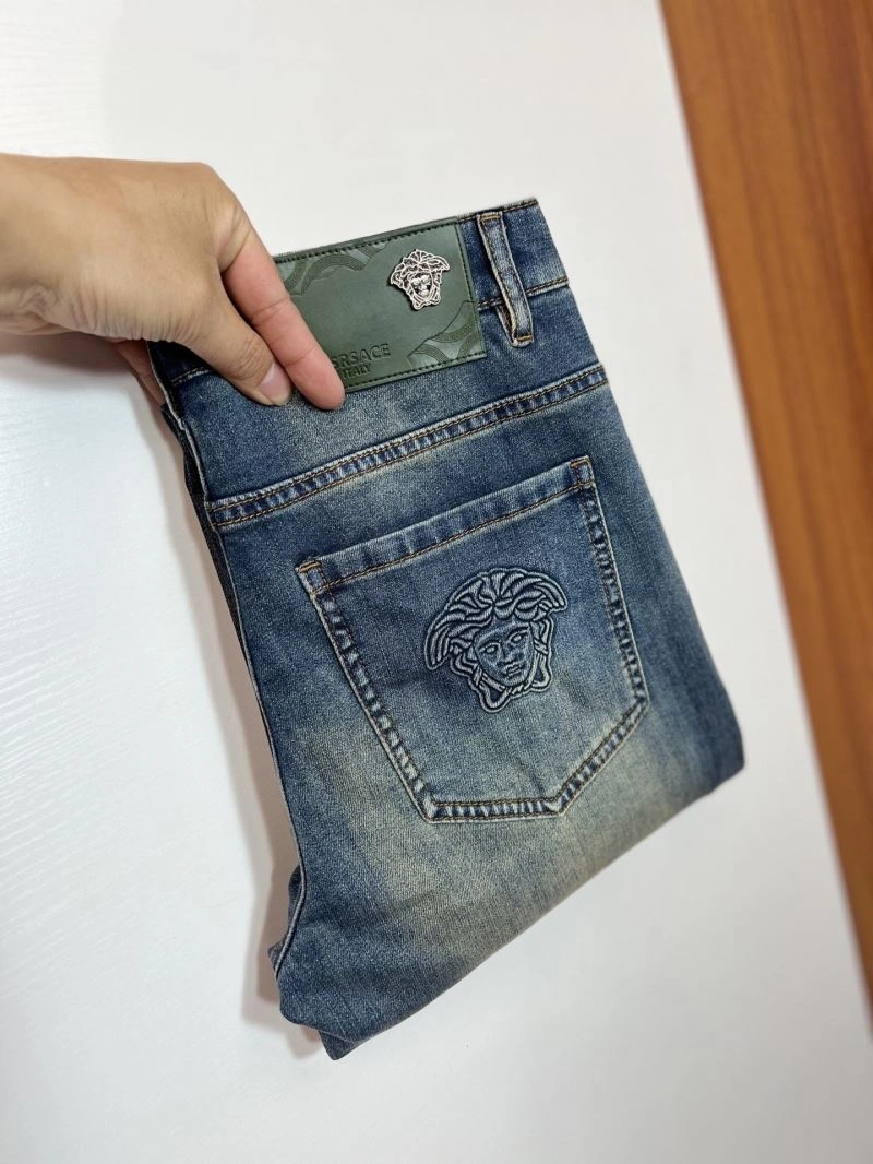 Accurate model Versace Jeans