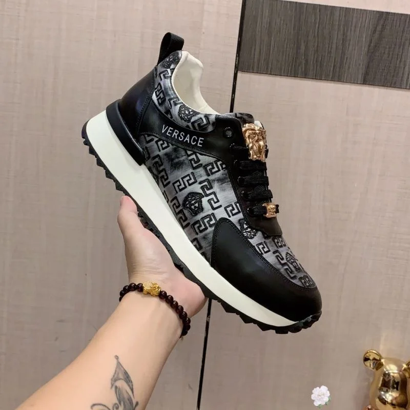 Accurate model Versace Low Shoes