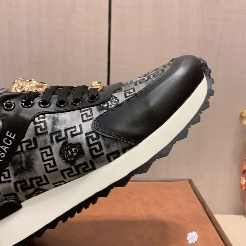 Accurate model Versace Low Shoes