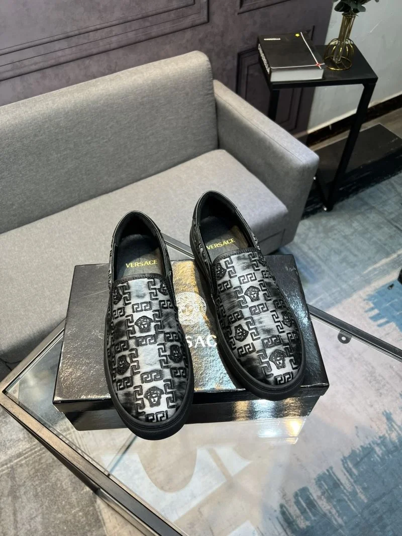 Discounted Versace Low Shoes