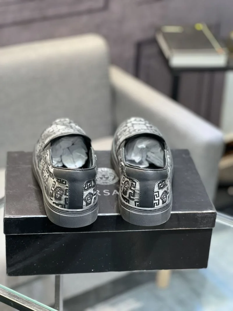 Discounted Versace Low Shoes