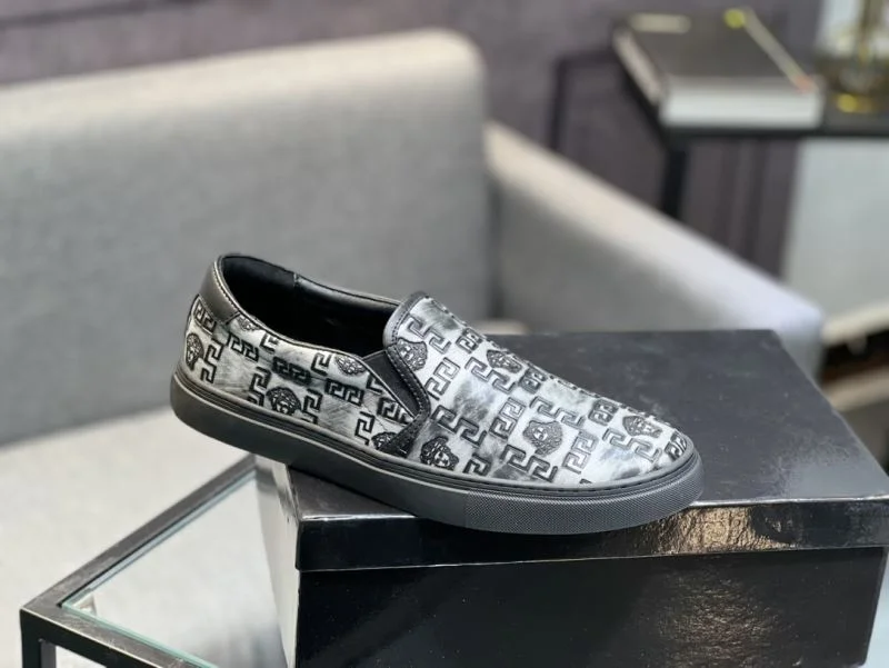 Discounted Versace Low Shoes