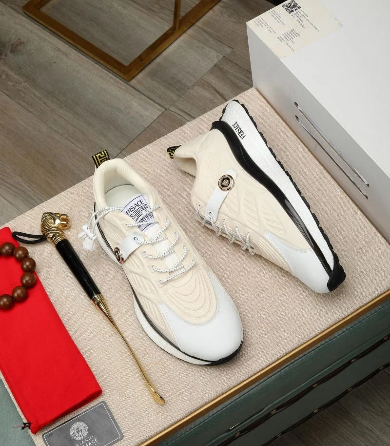 Top mirror Versace Low Shoes