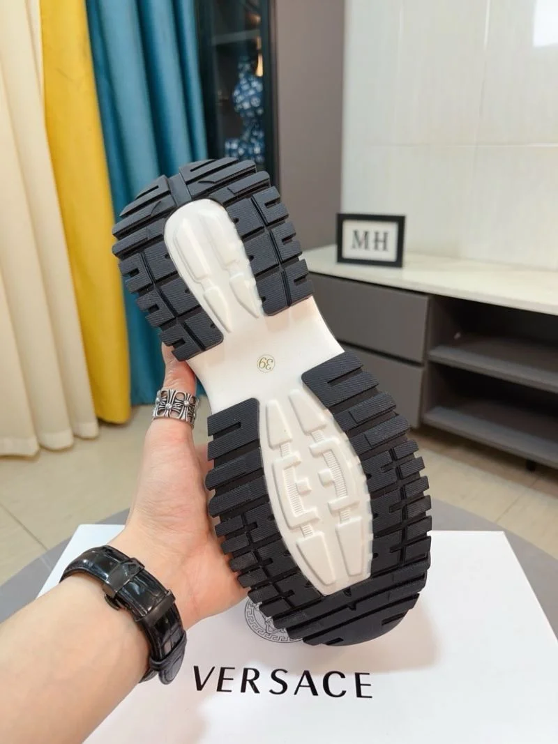 Accurate model Versace Low Shoes