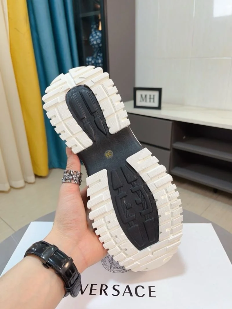 Top mirror Versace Low Shoes