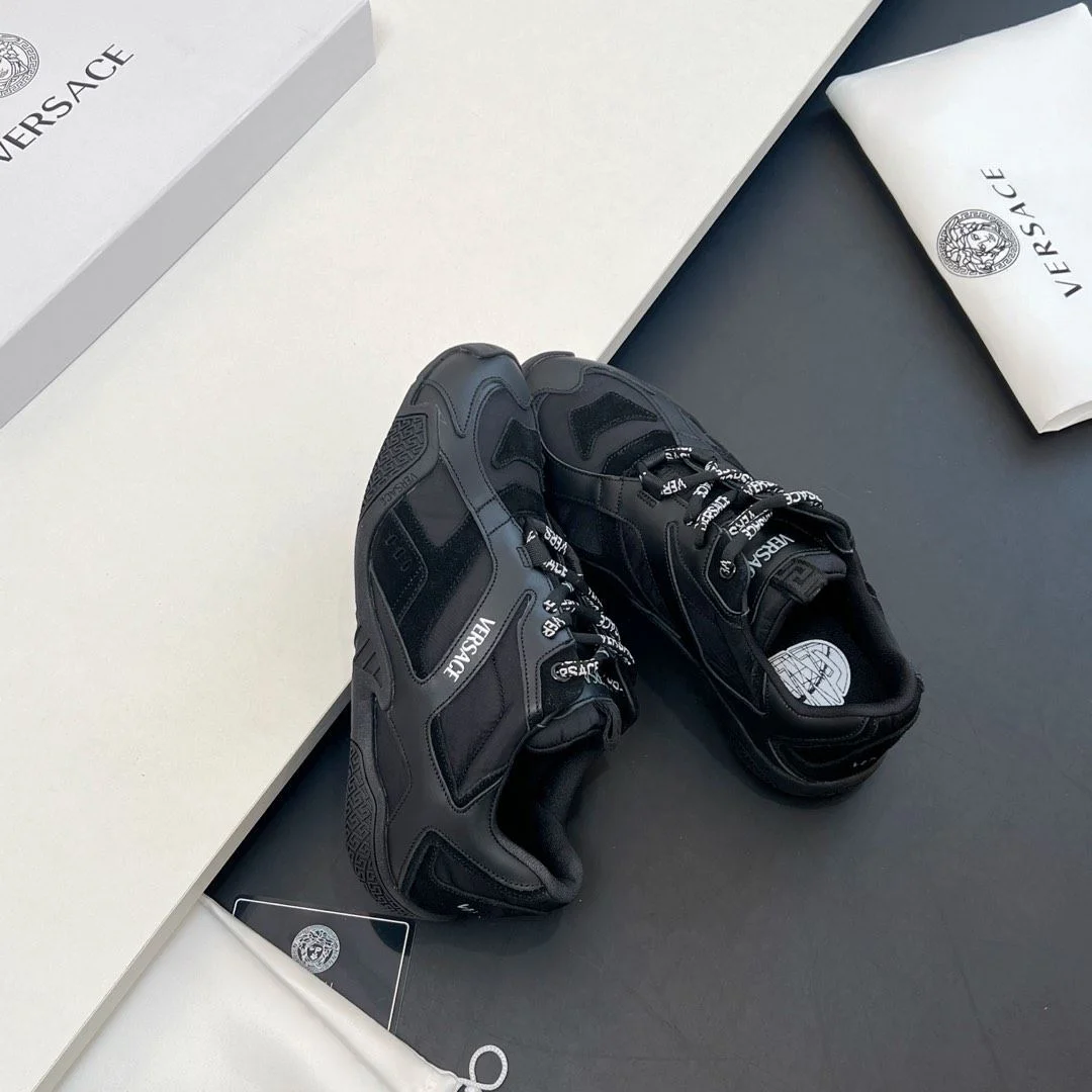 Top mirror Versace Low Shoes