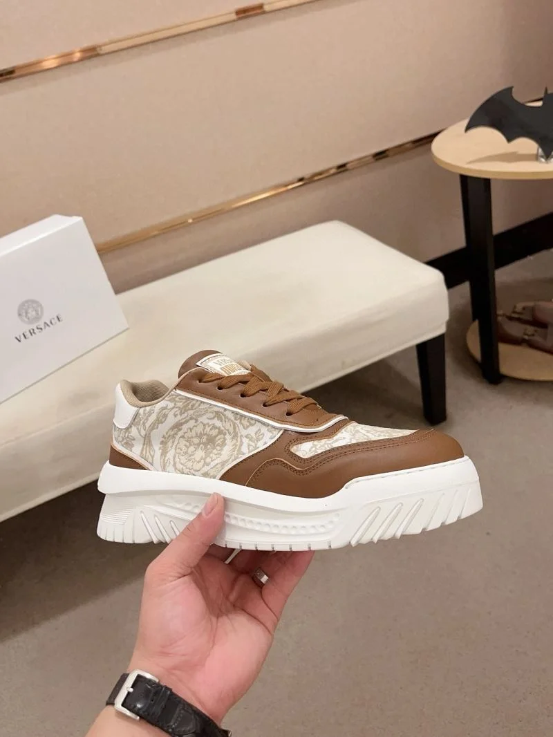 Accurate model Versace Low Shoes