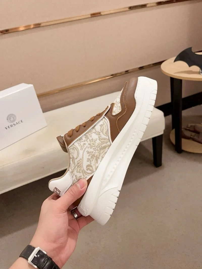 Accurate model Versace Low Shoes