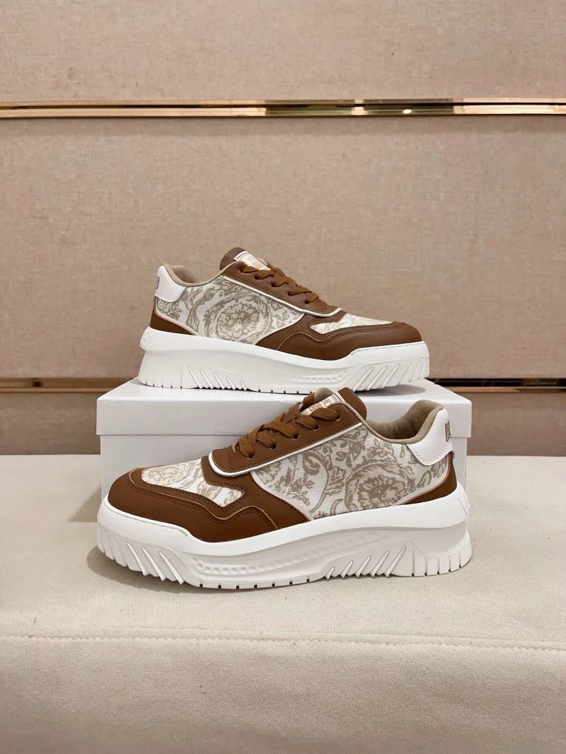 Accurate model Versace Low Shoes
