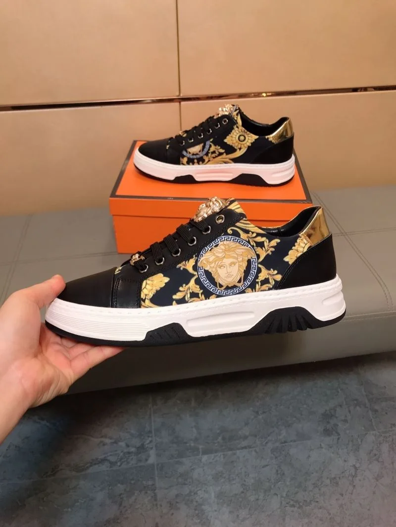 Top mirror Versace Low Shoes