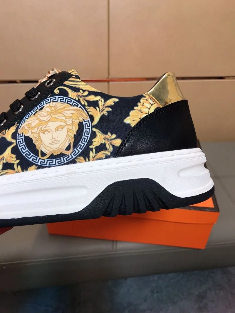 Top mirror Versace Low Shoes