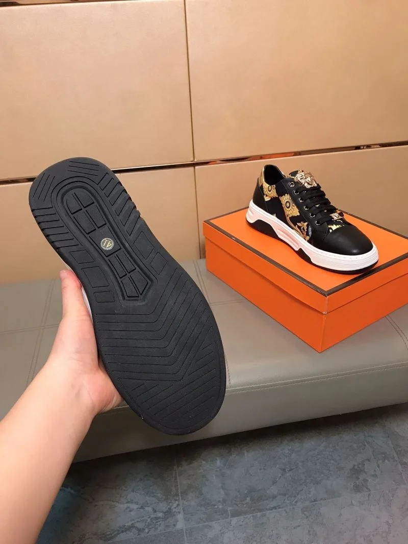 Top mirror Versace Low Shoes