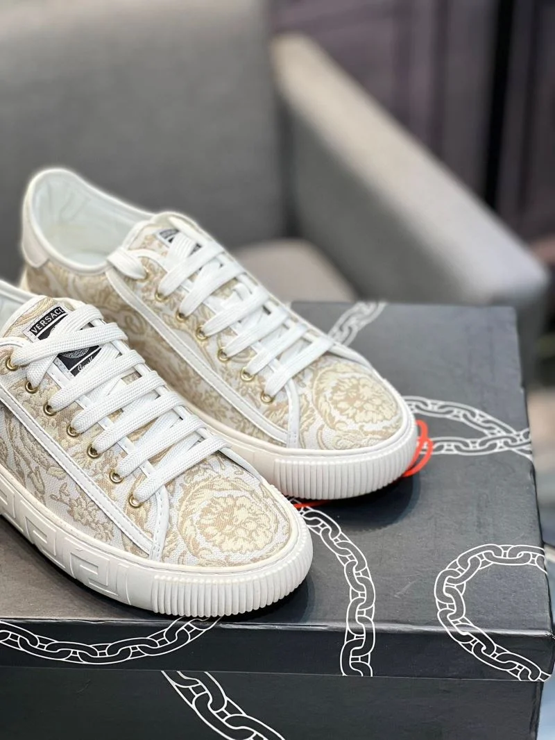 Low-cost Versace Low Shoes