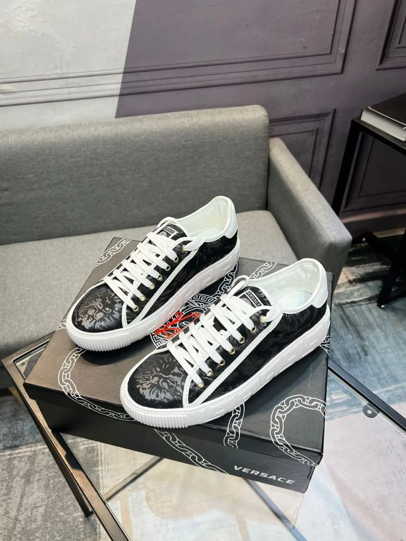 Accurate model Versace Low Shoes