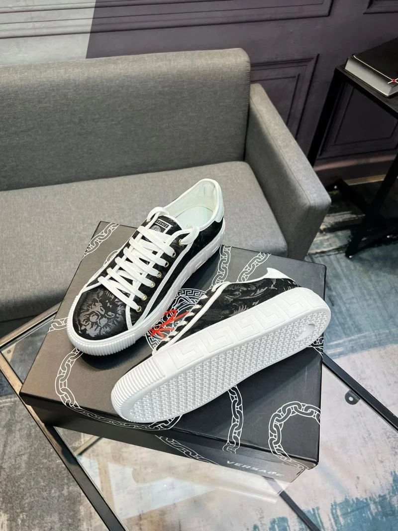 Accurate model Versace Low Shoes