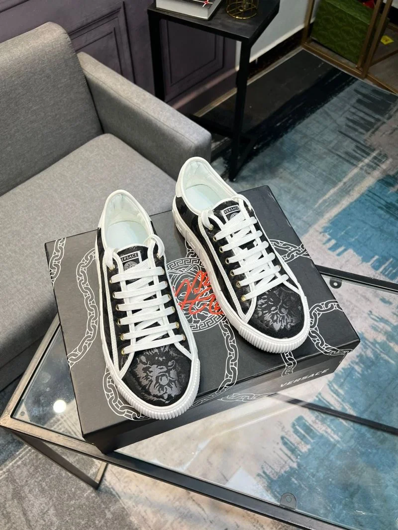 Accurate model Versace Low Shoes