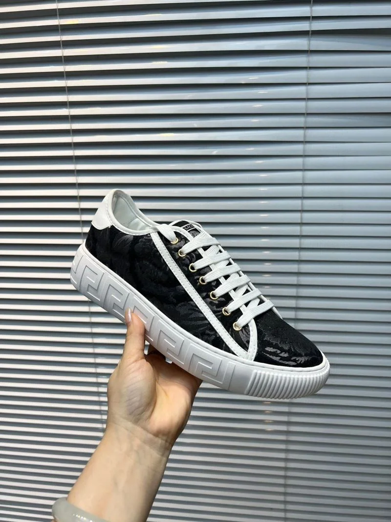 Accurate model Versace Low Shoes