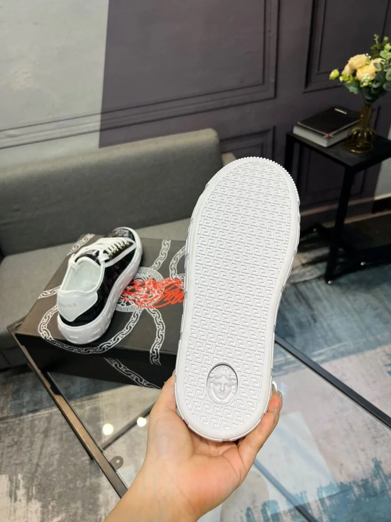 Accurate model Versace Low Shoes