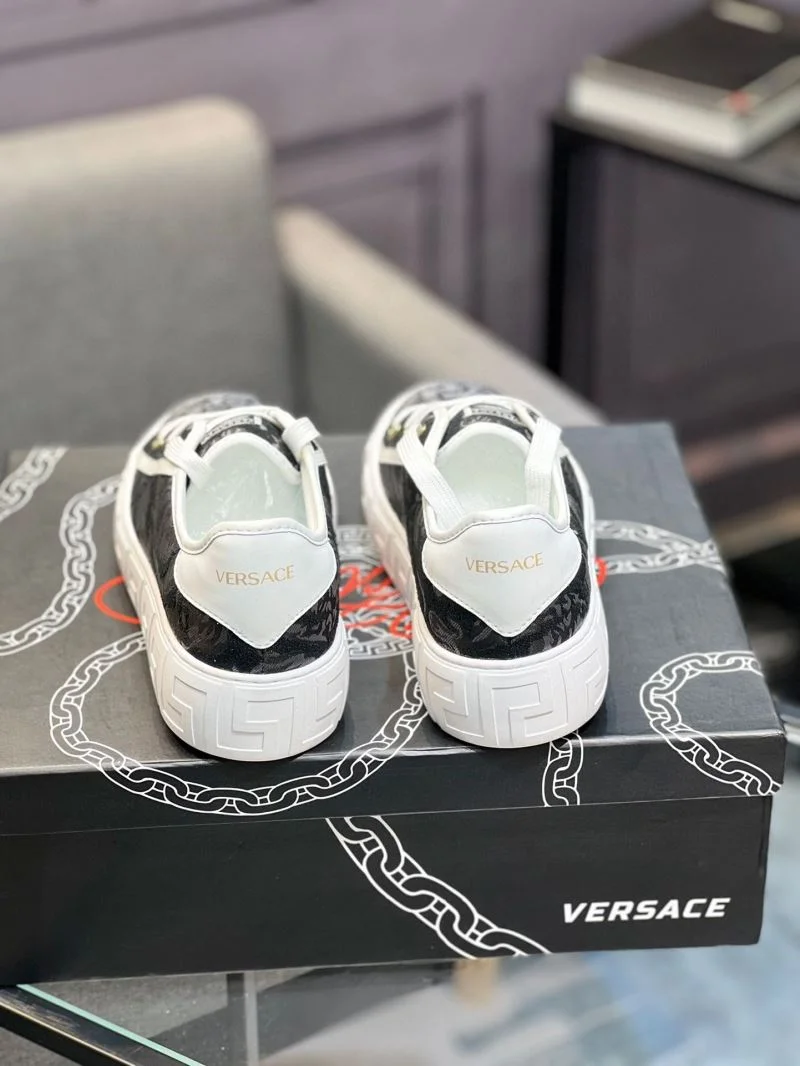 Accurate model Versace Low Shoes